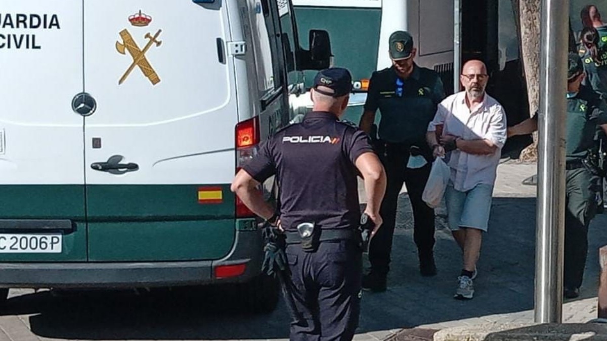 Detectan restos de pólvora en la camisa que llevaba cuando se entregó a ...