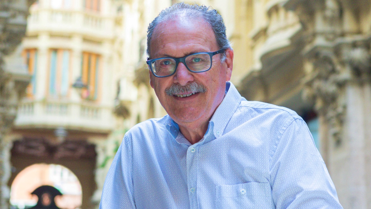 El albaceteño Antonio Martínez presenta su nueva novela, ‘Solo con un billete de ida’ - El ...