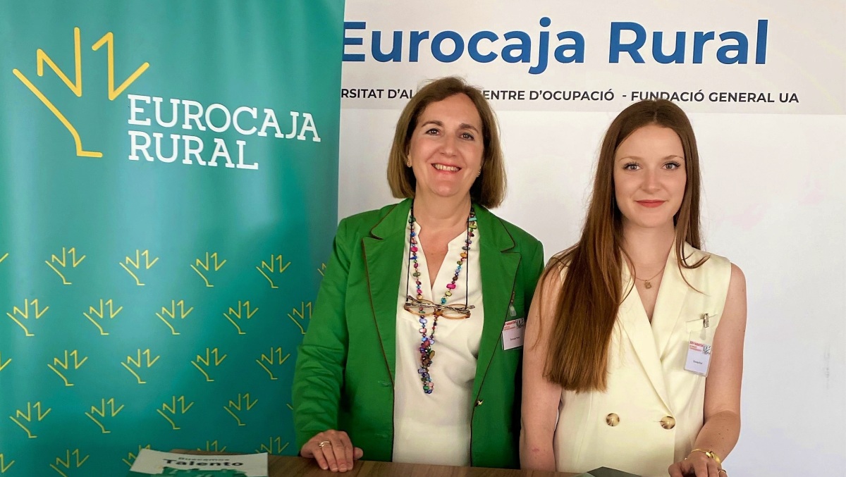 Eurocaja Rural acerca sus propuestas de empleo y programas de prácticas en el XXIV Maratón de ...