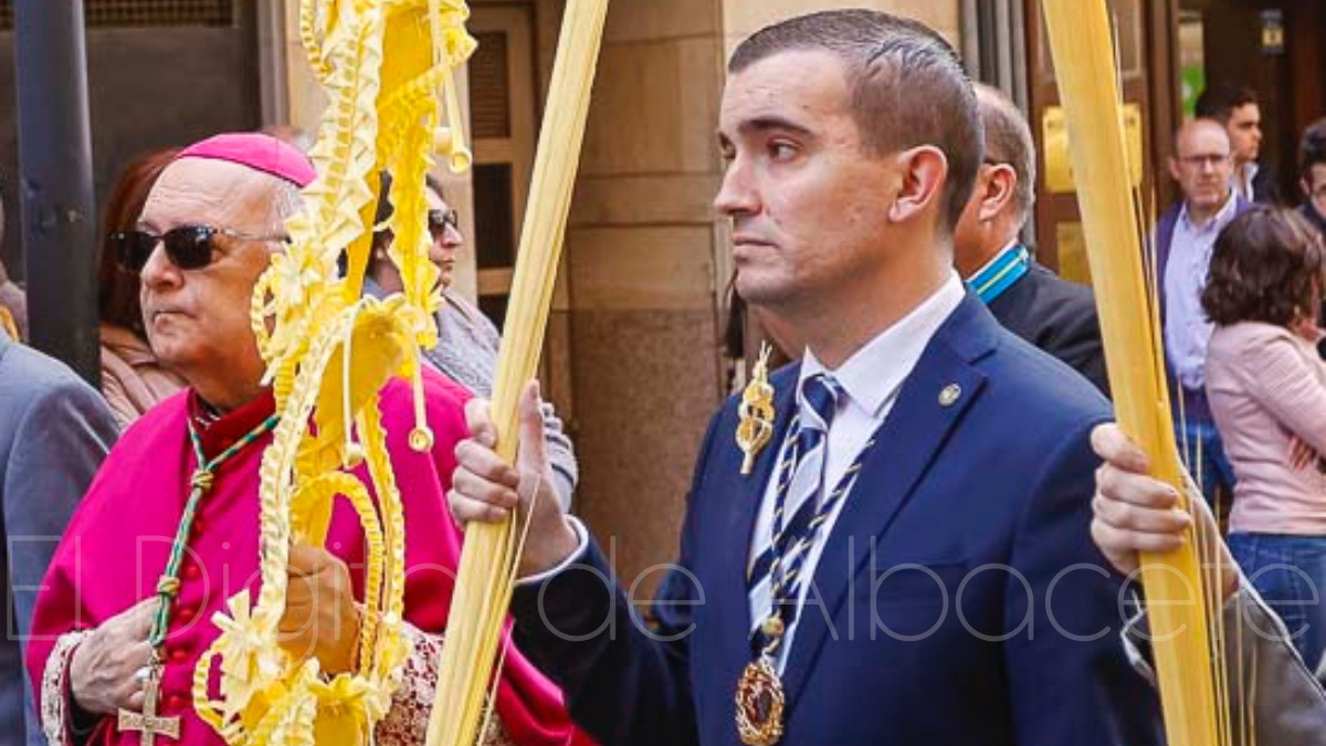 Antonio Martín, reelegido Presidente de la Junta de Cofradías y ... Antonio Martín, reelegido Presidente de la Junta de Cofradías y ...
