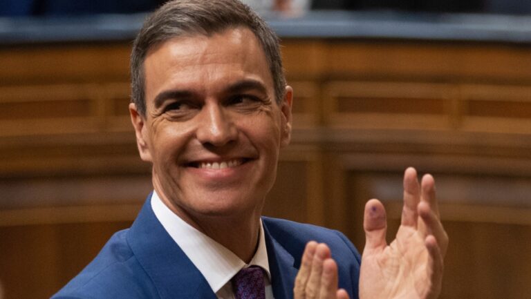El viral abrigo de Pedro Sánchez que te puedes comprar en Albacete - El ...
