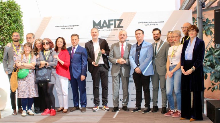 Manuel Serrano recoge orgulloso en nombre de los albaceteños la Biznaga ...
