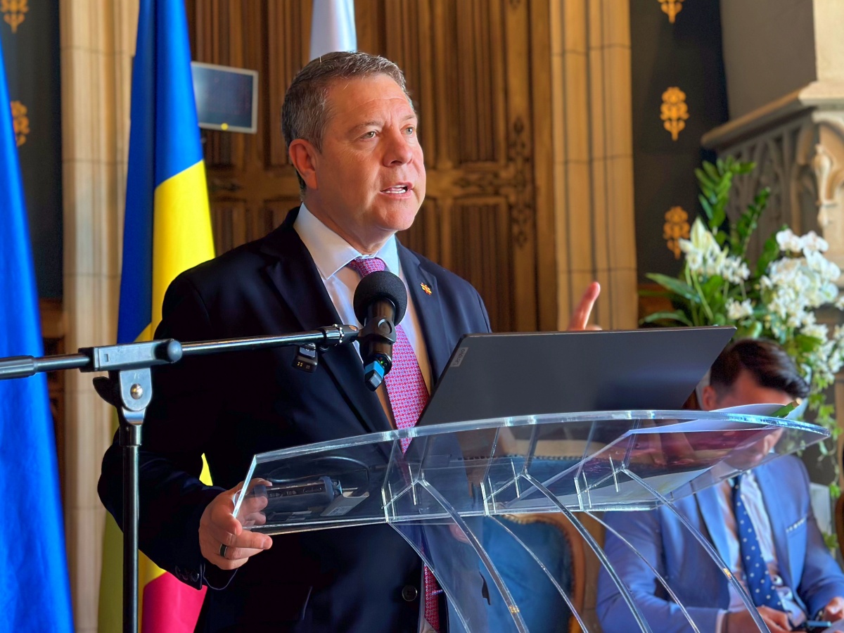 Emiliano García-Page insta a que la AREV elabore proyectos comunes entre territorios que sirvan ...