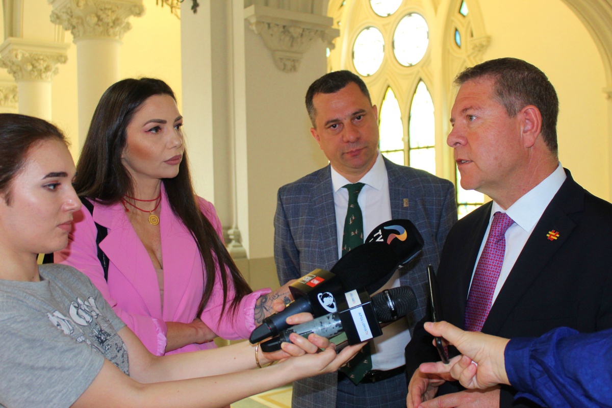 Emiliano García-Page insta a que la AREV elabore proyectos comunes entre territorios que sirvan ...