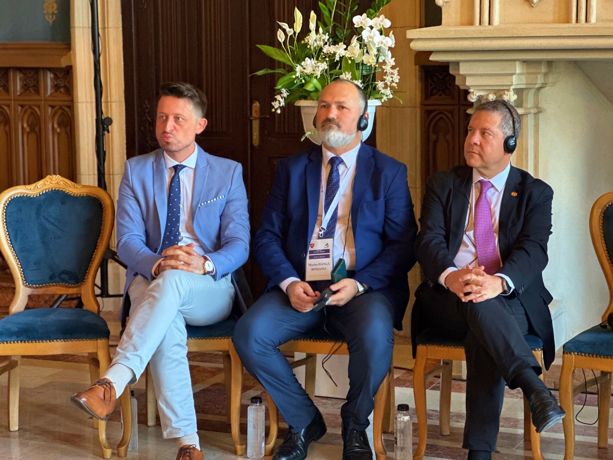 Emiliano García-Page insta a que la AREV elabore proyectos comunes entre territorios que sirvan ...