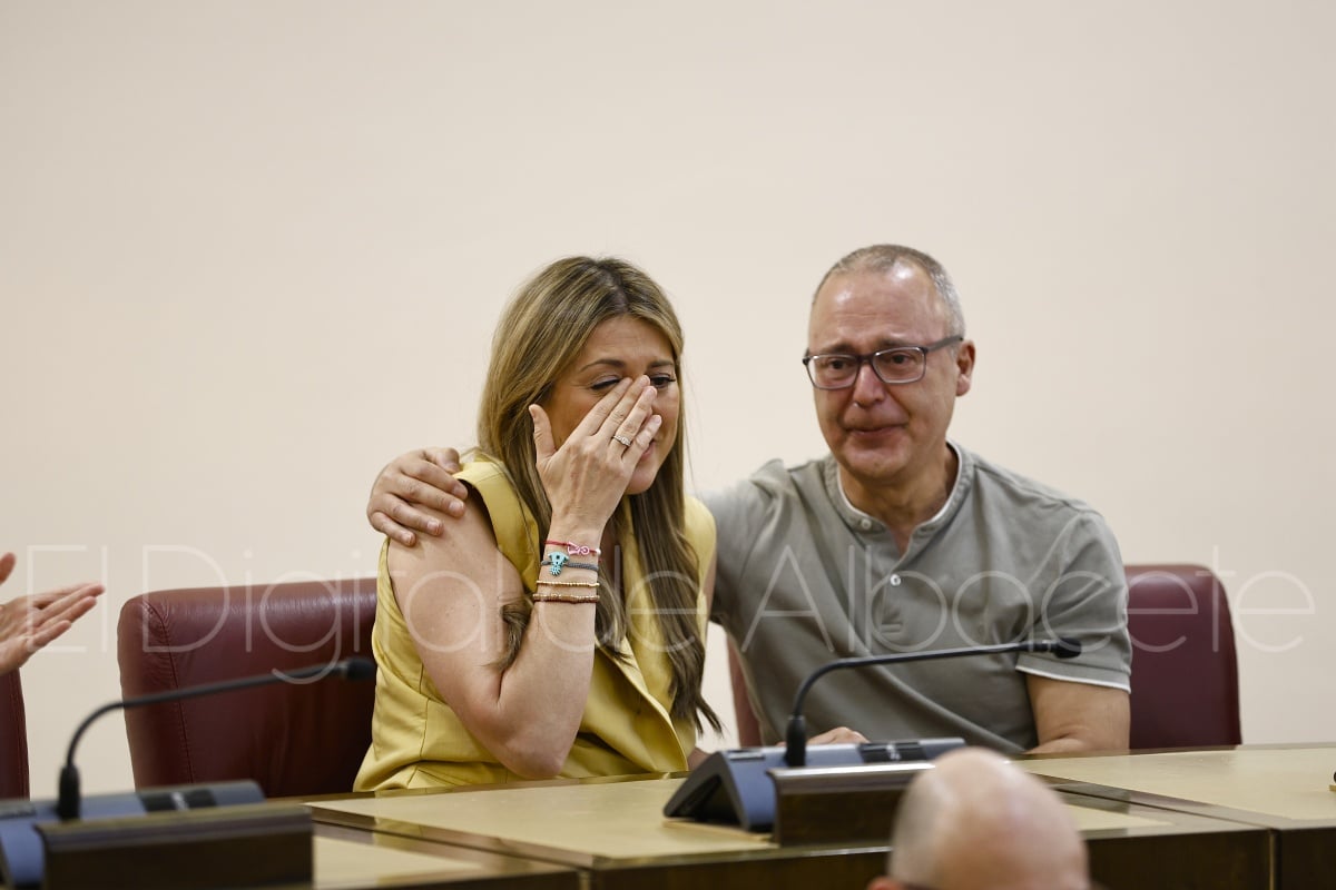 Las lágrimas de Eva María: emoción a flor de piel en el Salón de Plenos ...